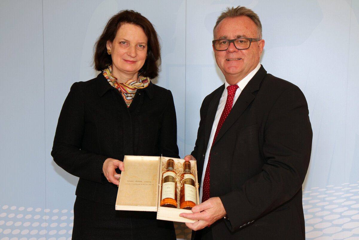 Antrittsbesuch: designierte Botschafterin Österreichs in Ungarn bei LH ...