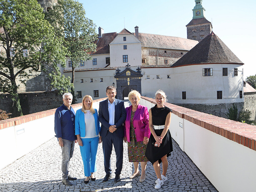 LR Winkler eröffnete die 5. Burgenländische Friedenskonferenz auf Burg ...