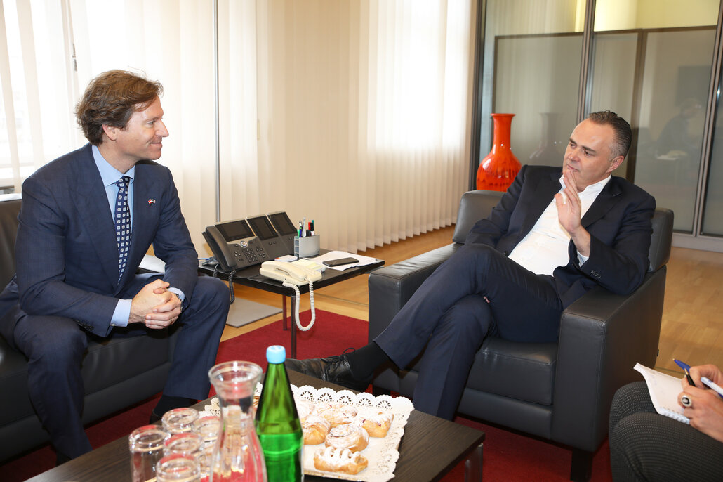 Arbeitsbesuch von US Botschafter Trevor D. Traina bei Landeshauptmann ...