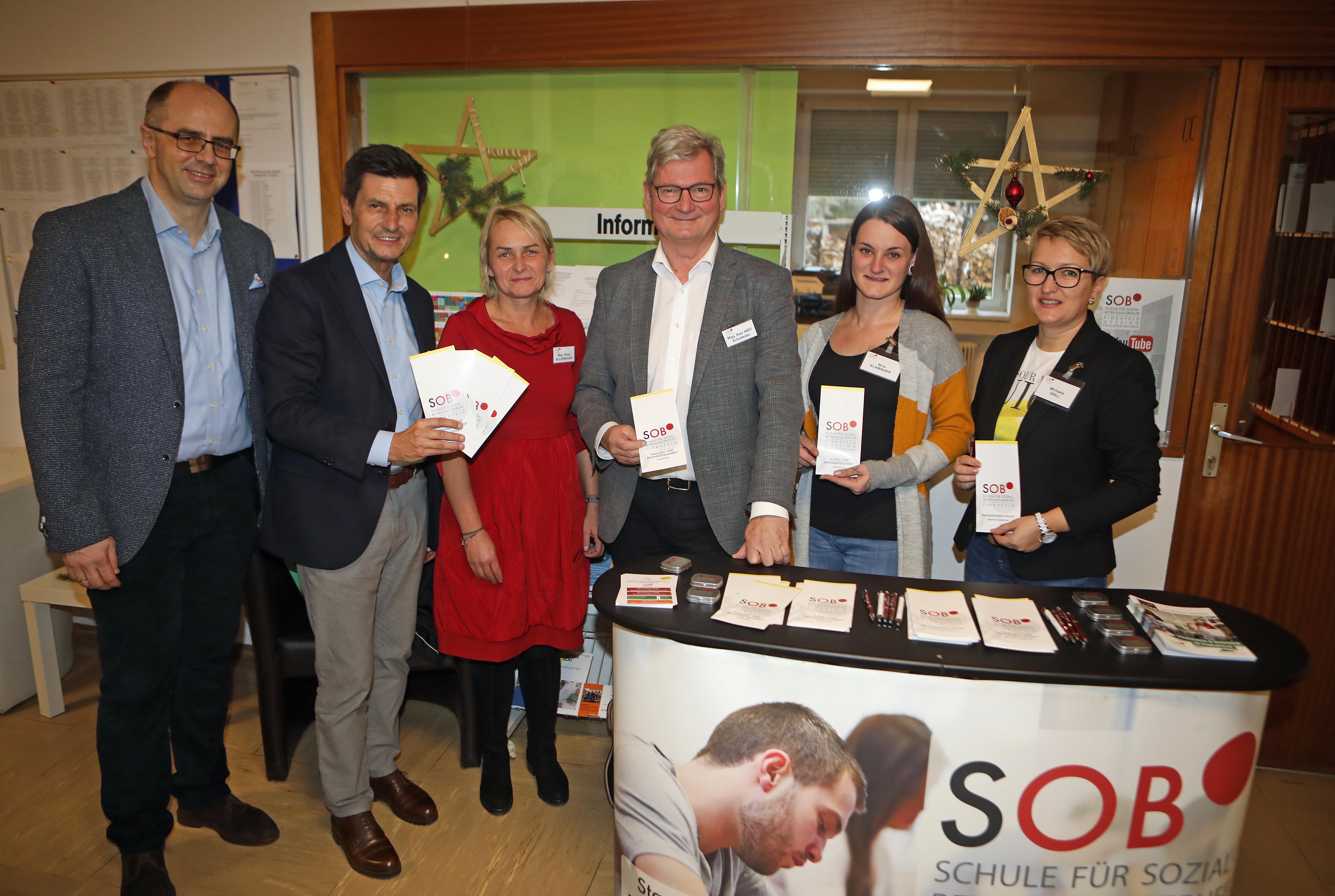 Landesrat Illedits informierte sich beim "Tag der offenen Tür" der SOB Pinkafeld - Land Burgenland