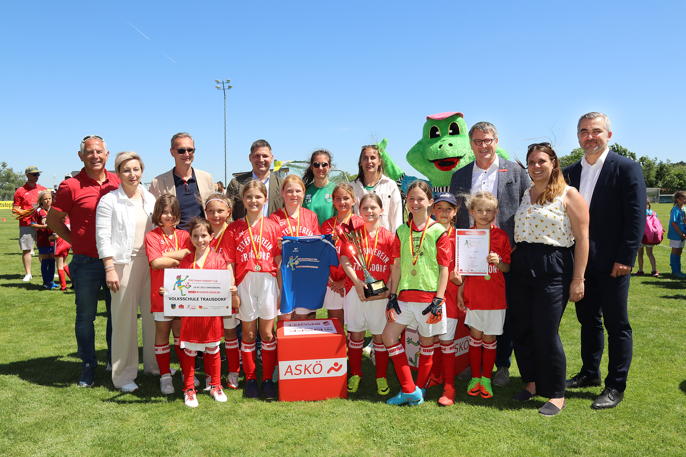 Mädchen am Ball - nur Siegerinnen beim ersten „Hopsi Hopper Cup 2022 ...