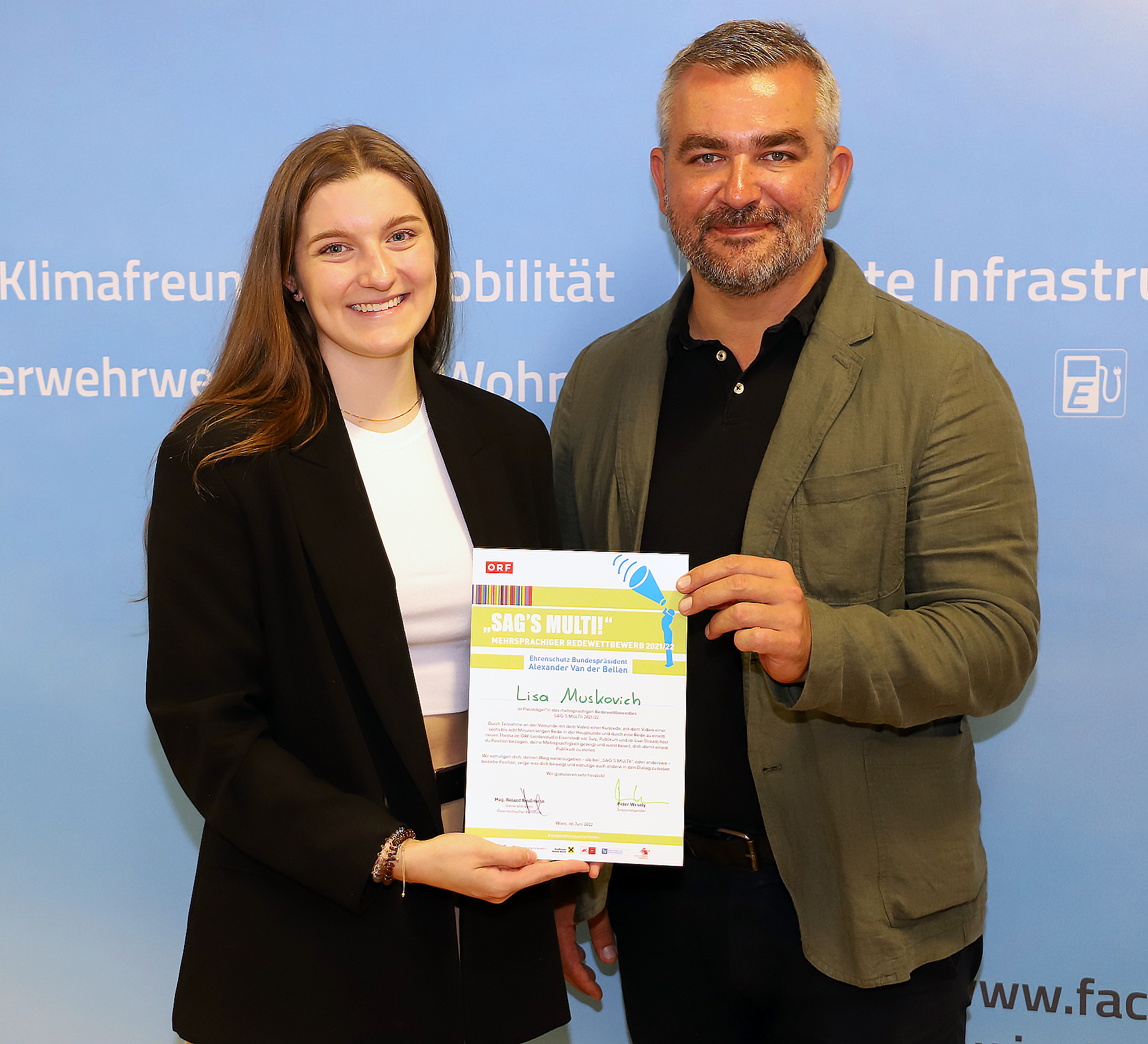 LR Dorner gratulierte Lisa Muskovich zur Auszeichnung als Preisträgerin ...