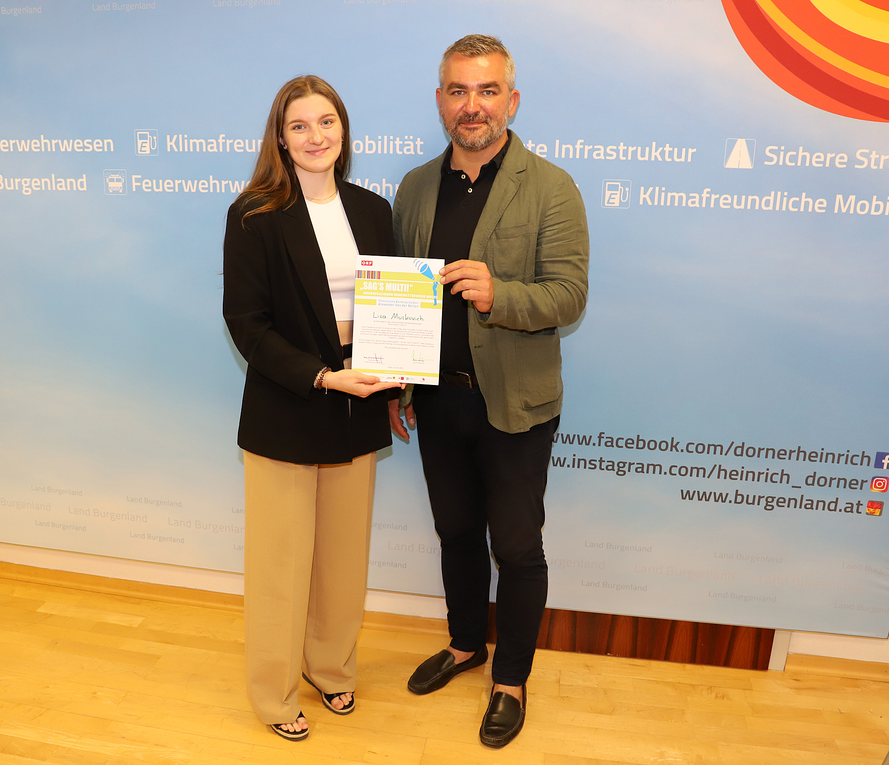 LR Dorner gratulierte Lisa Muskovich zur Auszeichnung als Preisträgerin ...