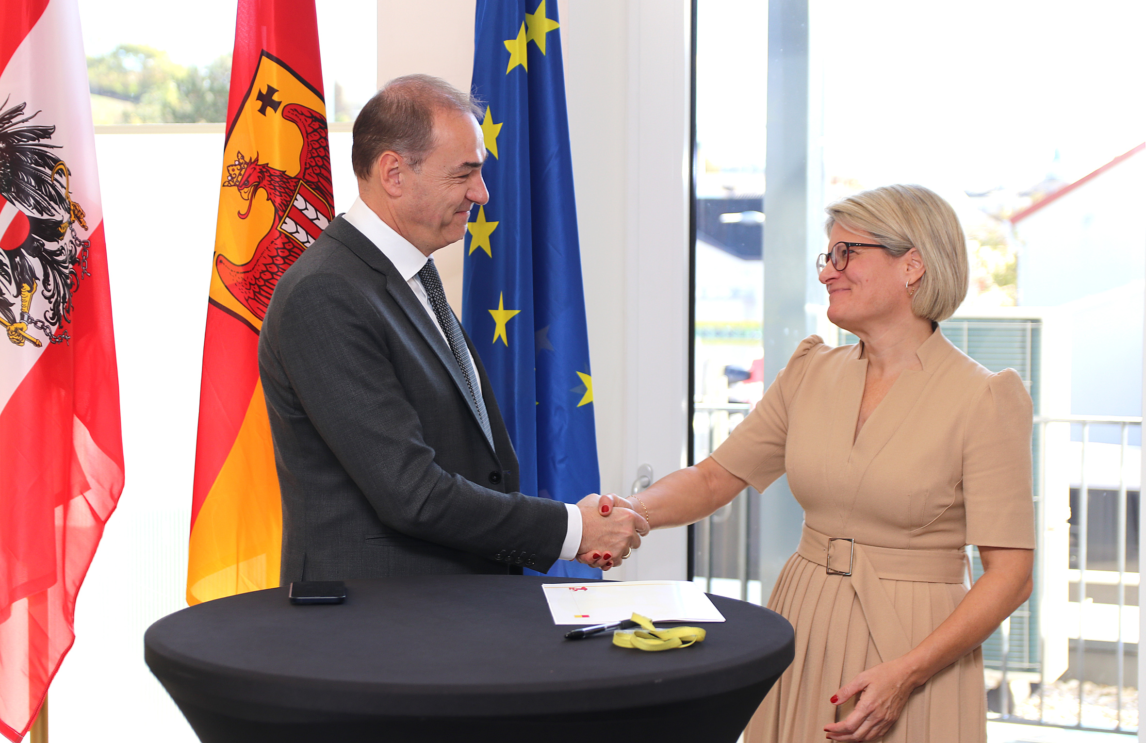 Neue Leiterin der Bezirkshauptmannschaft Neusiedl am See offiziell ins ...