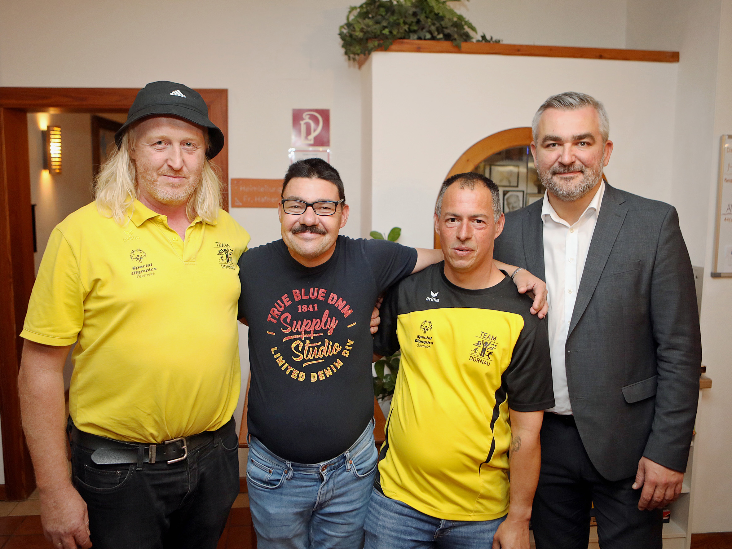 LR Dorner ehrte Hans Peter Fleck anlässlich seiner Auszeichnung zum ...