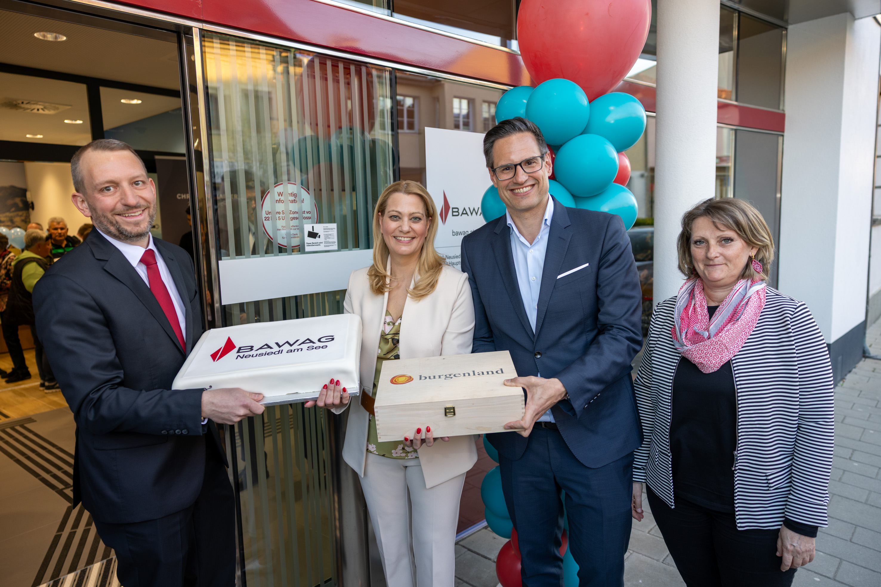 Landesrätin Winkler bei der Neueröffnung der BAWAG-Filiale Neusiedl am ...