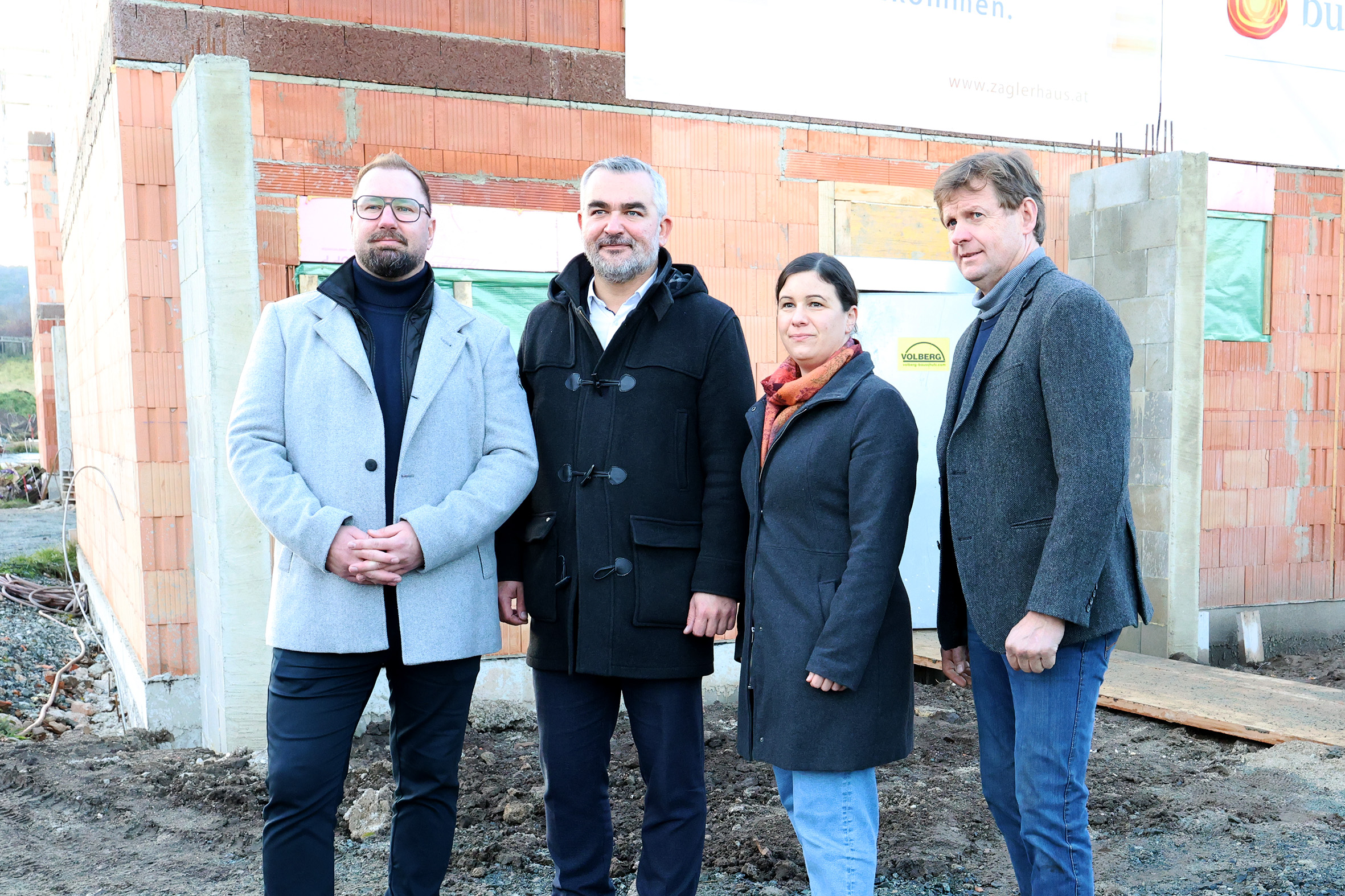 Gleichenfeier der zwölf SOWO-Reihenhäuser in Oberpullendorf - Land ...